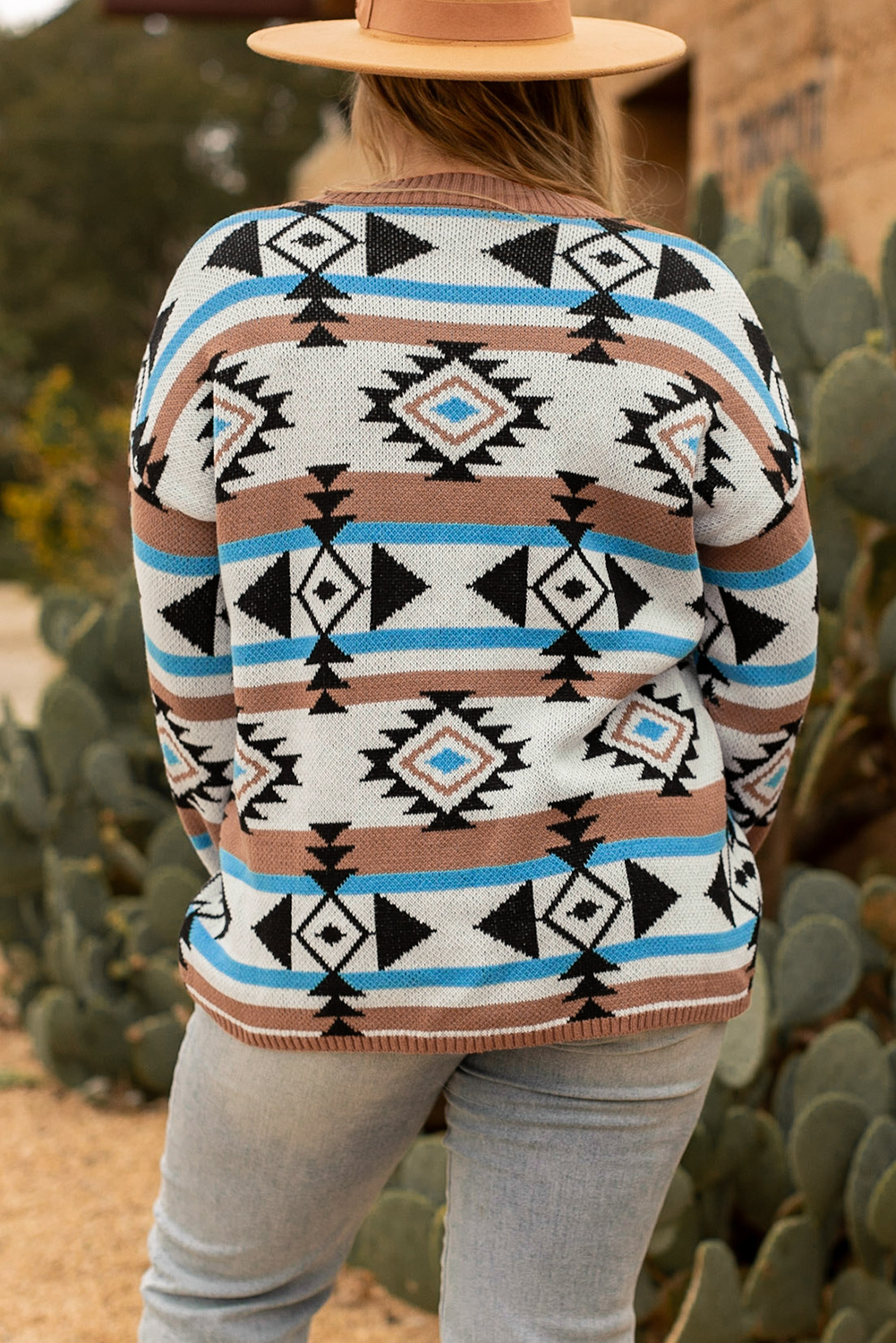 Dreams Plus - Malta. PLUSS IZE AZTEC PRINT TOP
