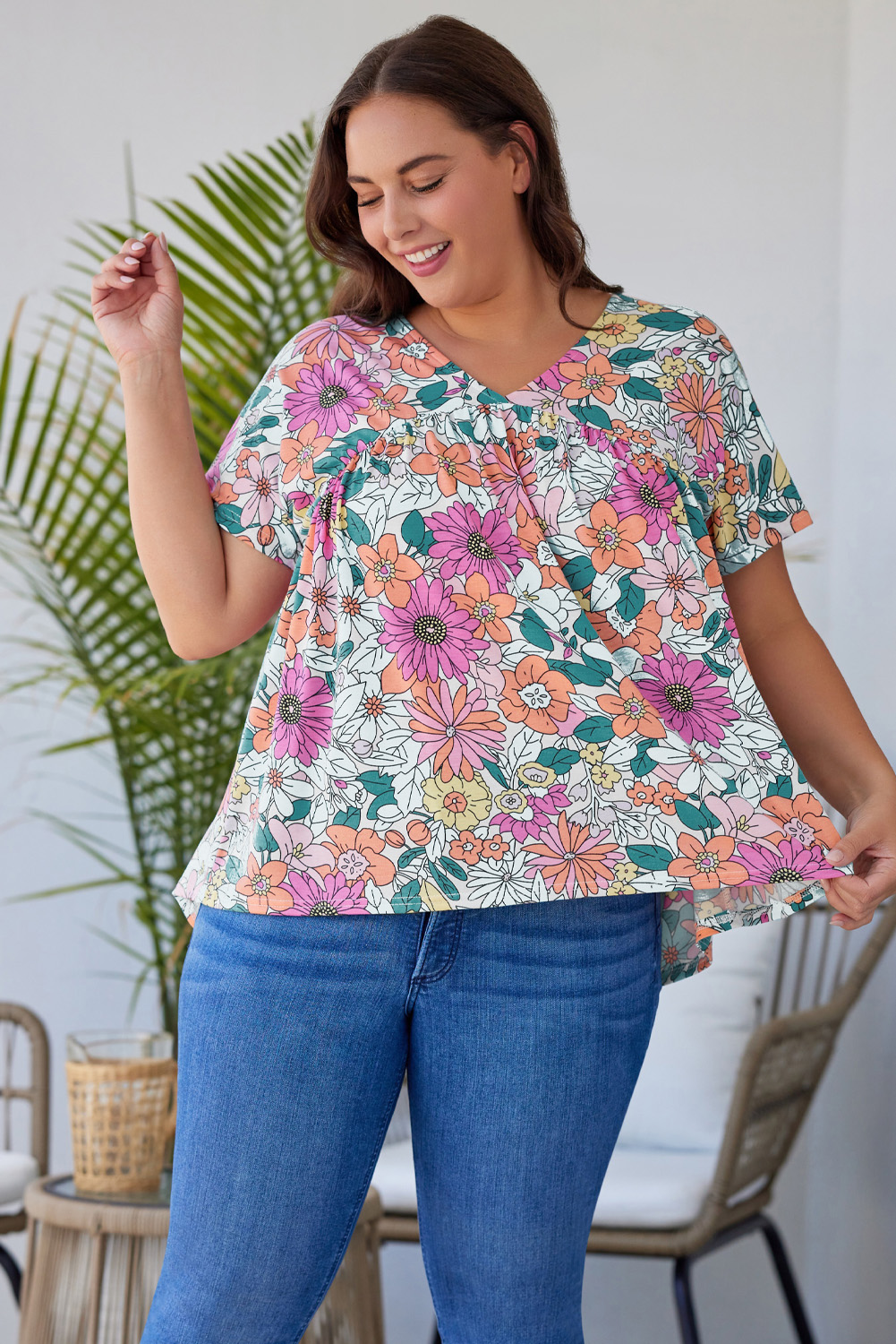 Dreams Plus - Malta. PLUS SIZE V NECK FLORAL TOP